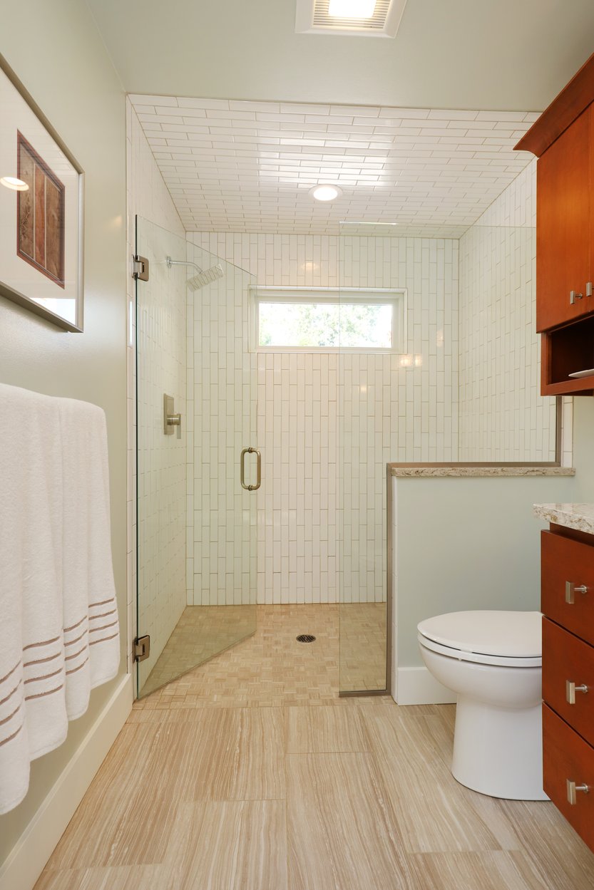 5 Benefits of a No-Threshold Shower